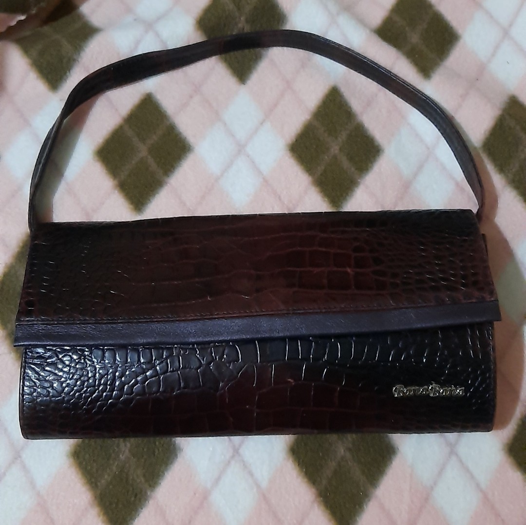 Bana bana baguette/clutch bag, Women's Fashion, Bags & Wallets ...