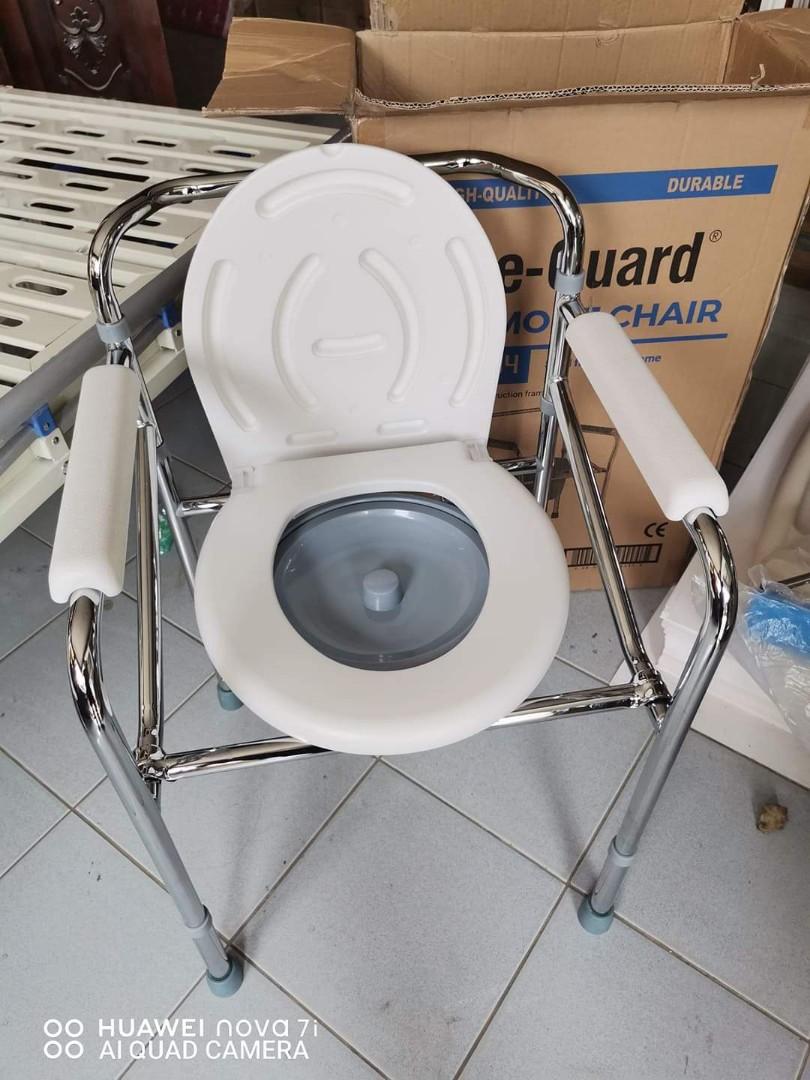Commode chair, Health & Nutrition, Medical Supplies & Tools on Carousell