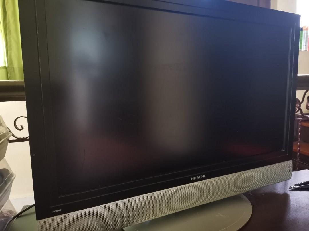Hitachi TV 32 in & AOC Monitor w/ wall bracket, TV & Home Appliances ...