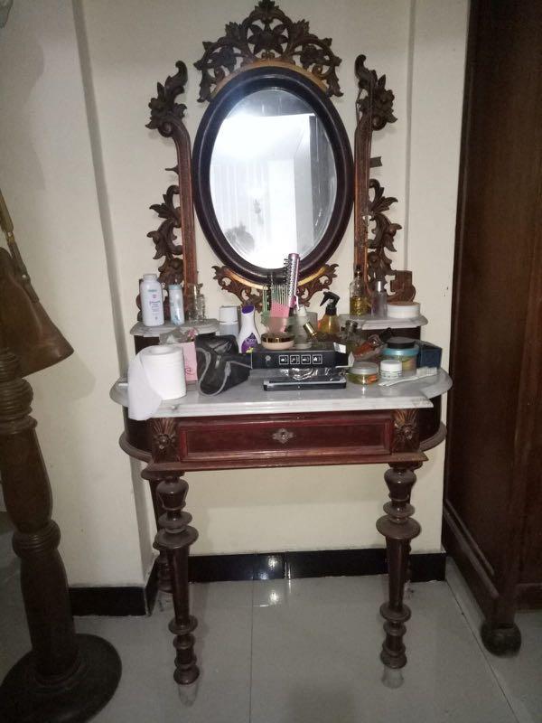 Meja rias marmer, Antik, Furnitur di Carousell