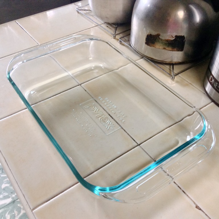 Pyrex glass baking dish (9x13"), Furniture & Home Living, Kitchenware ...