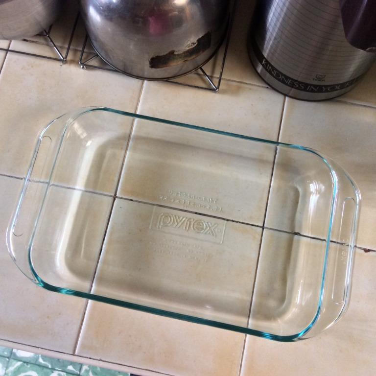 Pyrex glass baking dish (9x13"), Furniture & Home Living, Kitchenware ...
