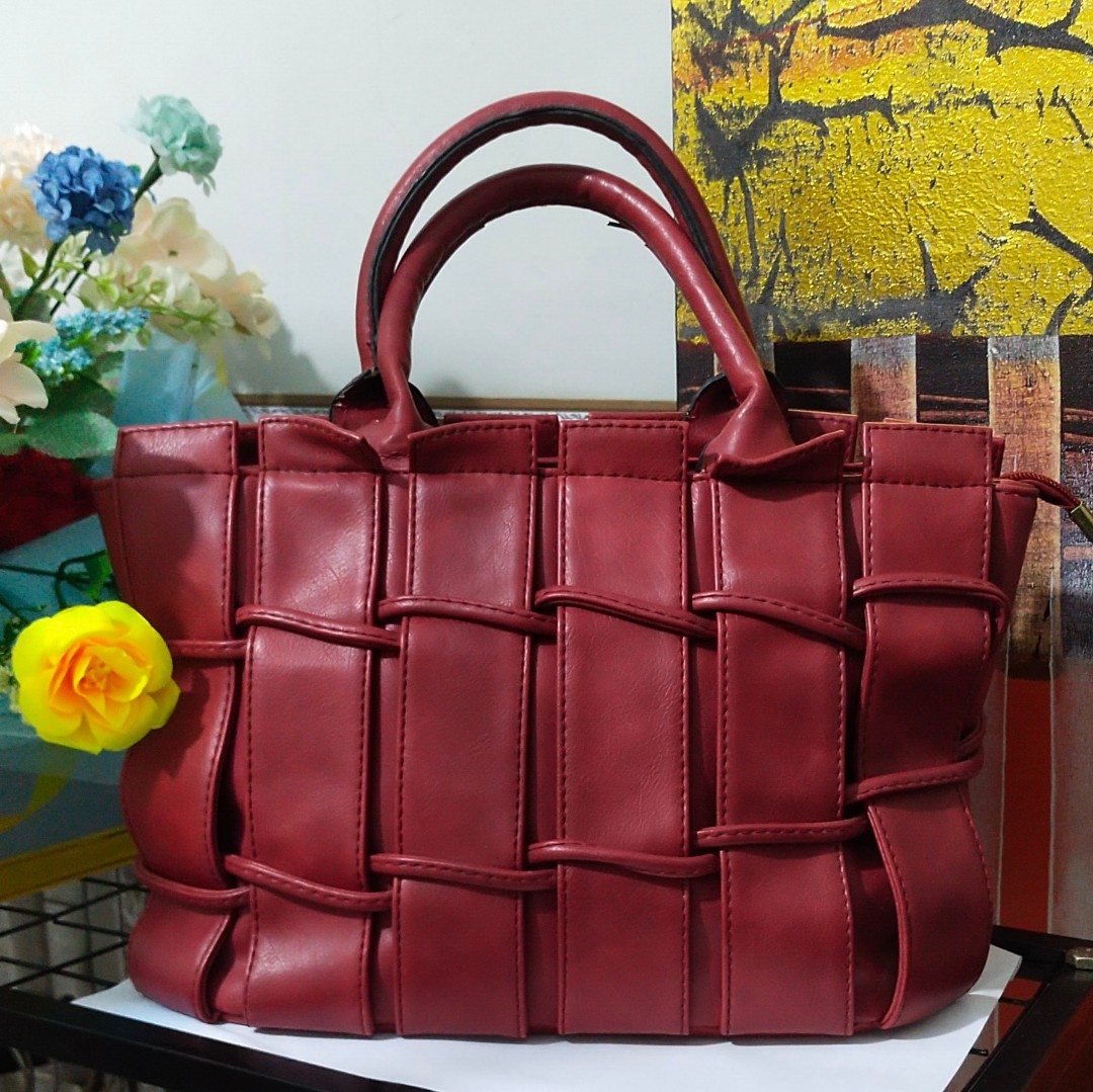 Tas maroon, Fesyen Wanita, Tas & Dompet di Carousell