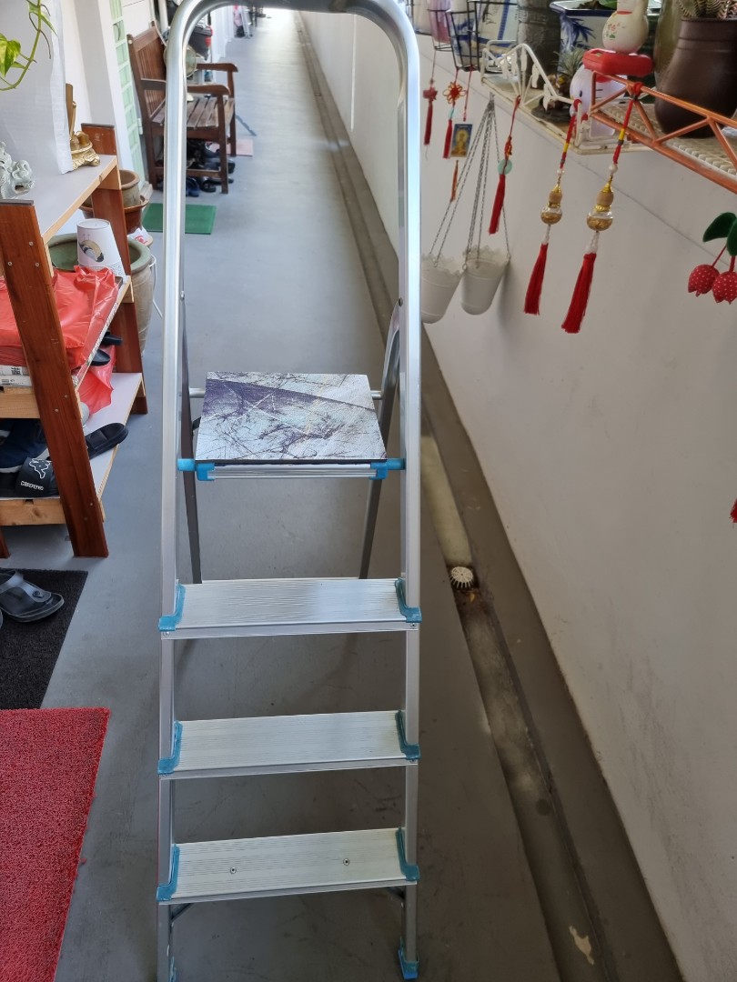 4 step aluminium ladder, Everything Else on Carousell
