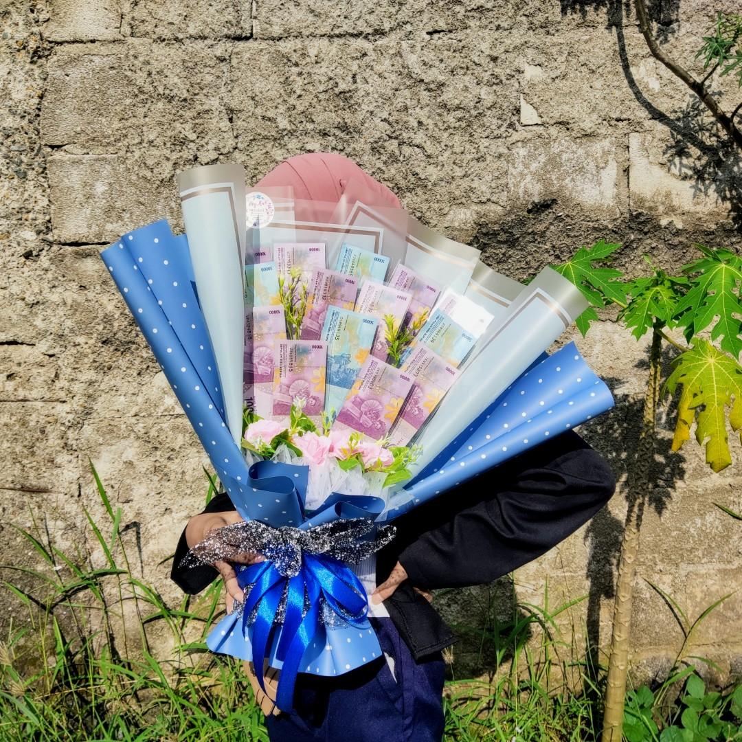 Buket Uang 15 lembar mix, Desain & Kerajinan Tangan, Karya Seni di ...