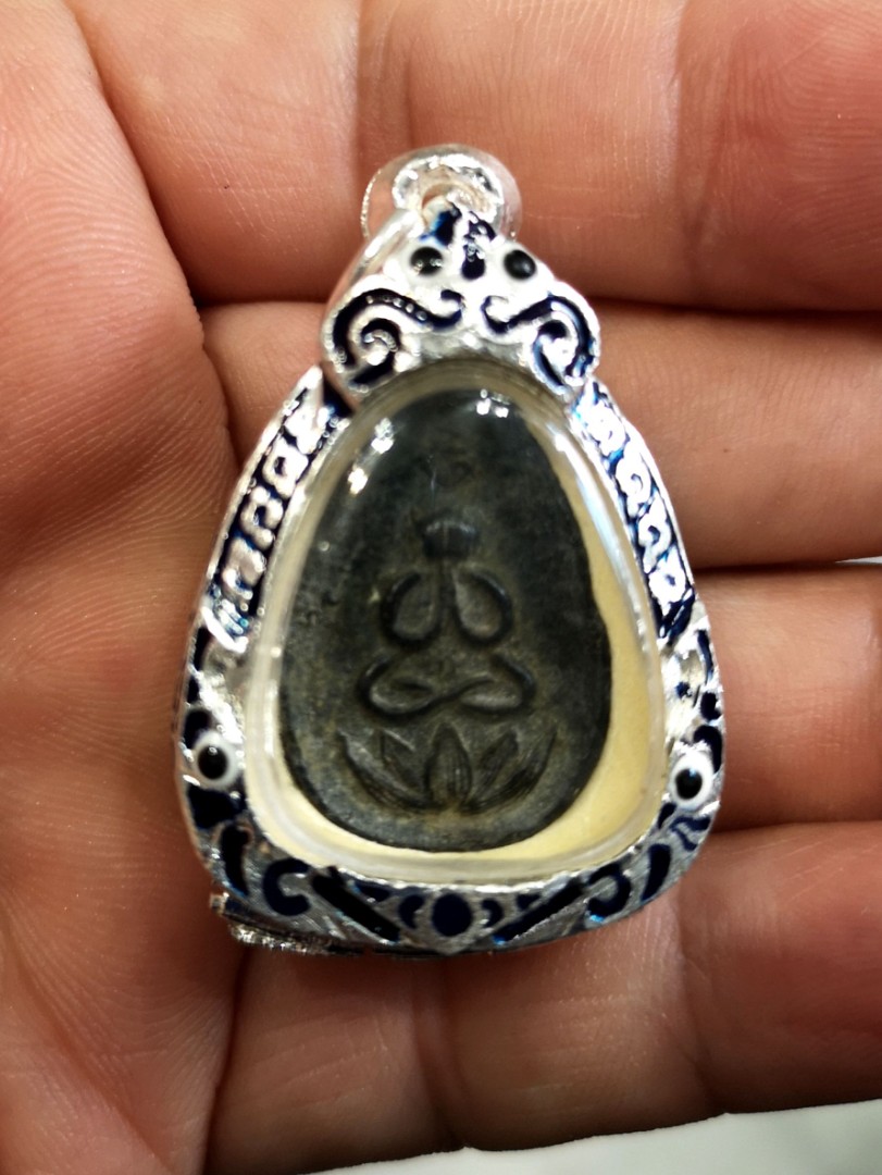 LP Boon BE 2466 Phra Somdej, Hobbies & Toys, Memorabilia & Collectibles ...