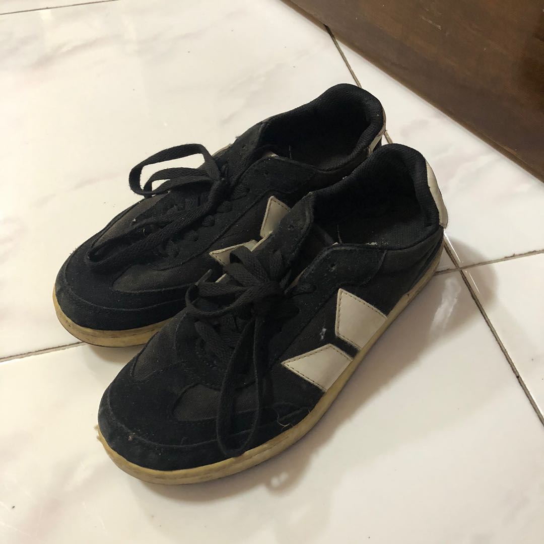 Macbeth sneakers, Women's Fashion, Footwear, Sneakers on Carousell