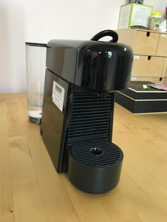 NESPRESSO Essenza D45, TV & Home Appliances, Kitchen Appliances, Coffee ...