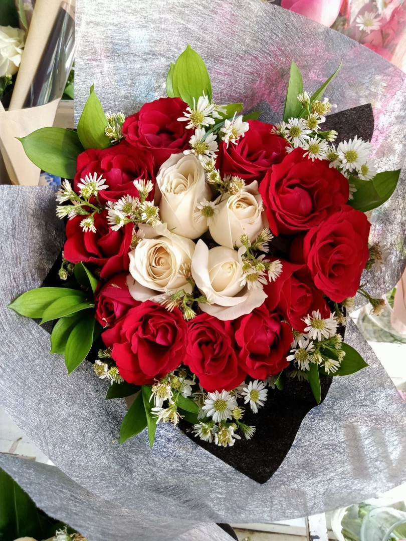 Buket bunga mawar asli dan segar, Perkebunan di Carousell