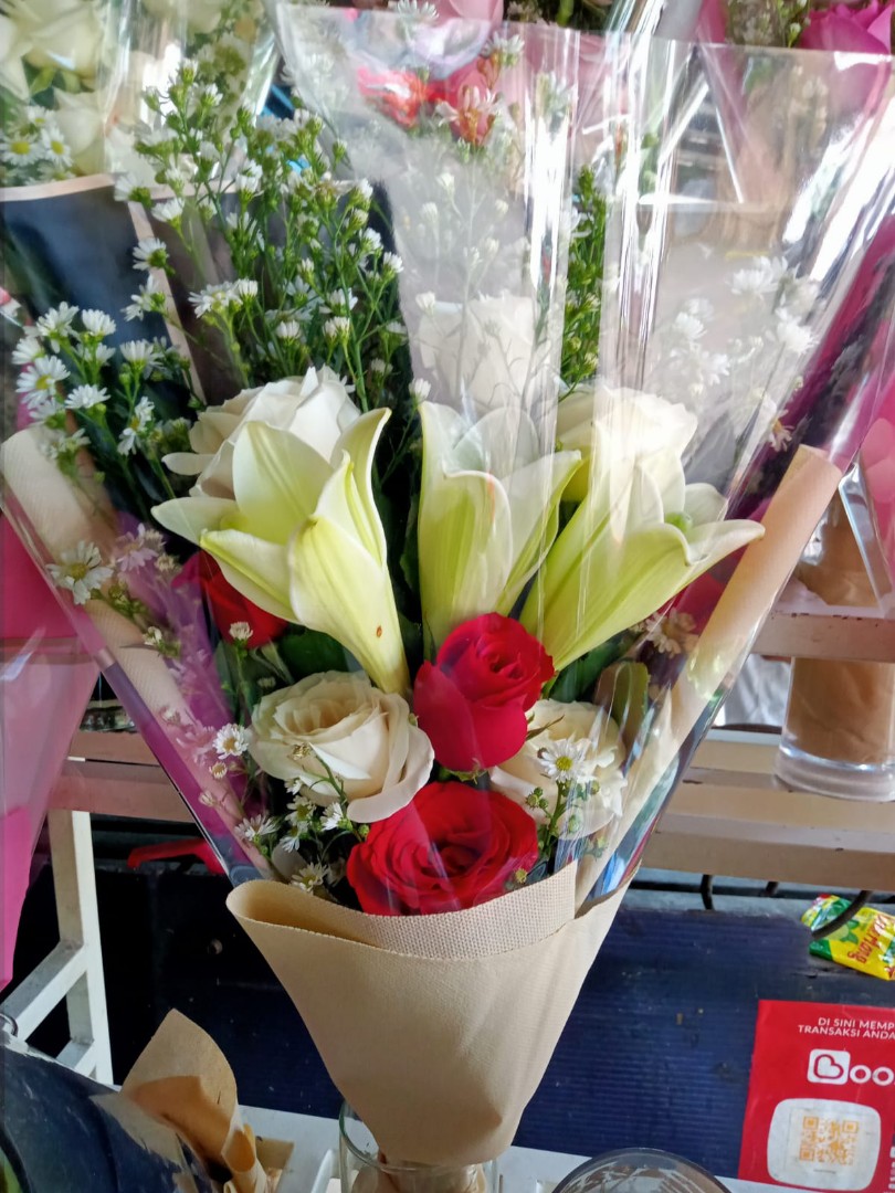 Buket bunga mawar asli dan segar, Perkebunan di Carousell