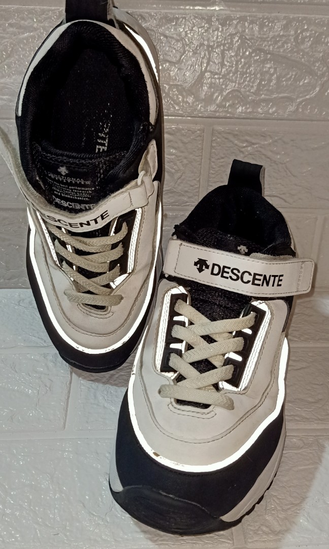 Descente Shoes size 35eur, Women's Fashion, Footwear, Sneakers on Carousell