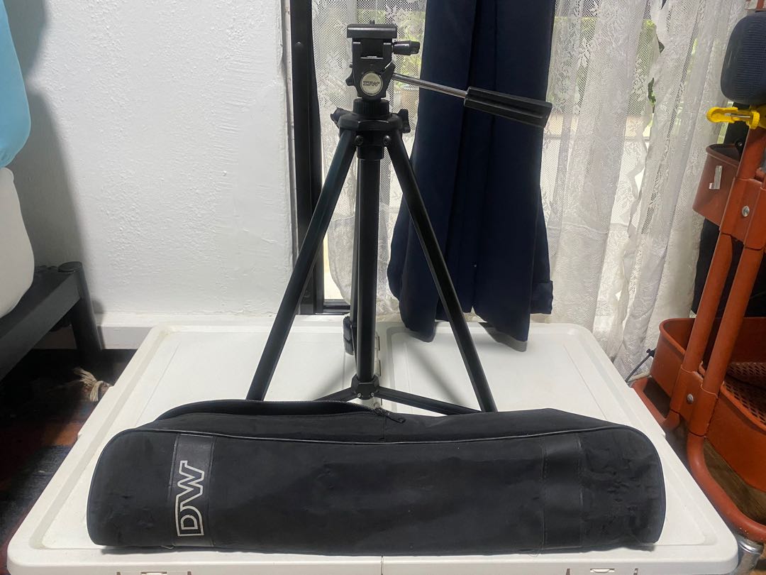 DW Camera tripod stand, Photography, Lens & Kits on Carousell