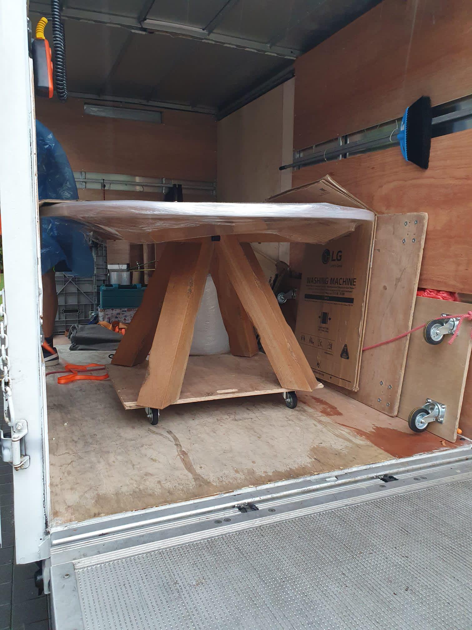 Furniture moving - Lorry with tailgate, Home Services, Movers ...