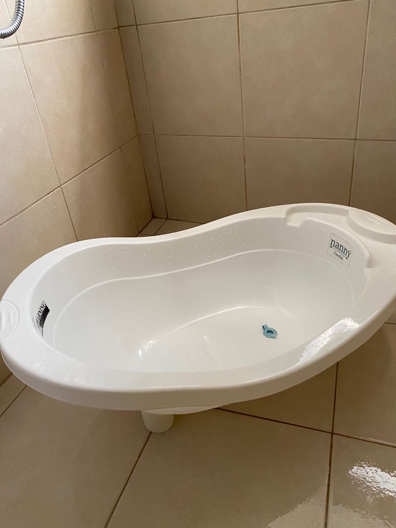 Nanny bath tub, Babies & Kids, Bathing & Changing, Bathtub & Bath ...