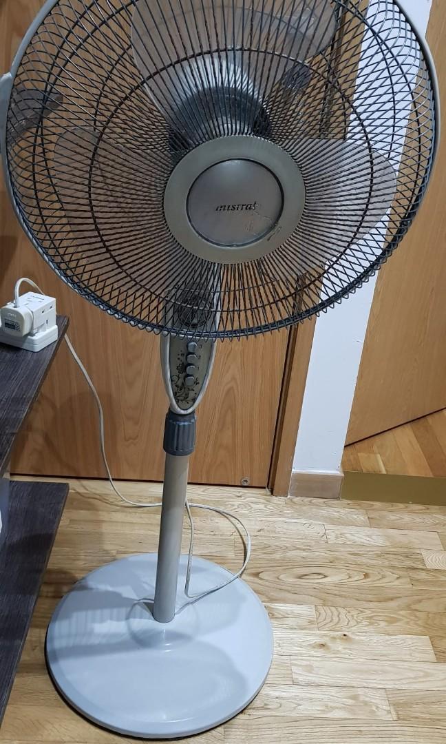 Selling fan, Furniture & Home Living, Lighting & Fans, Fans on Carousell
