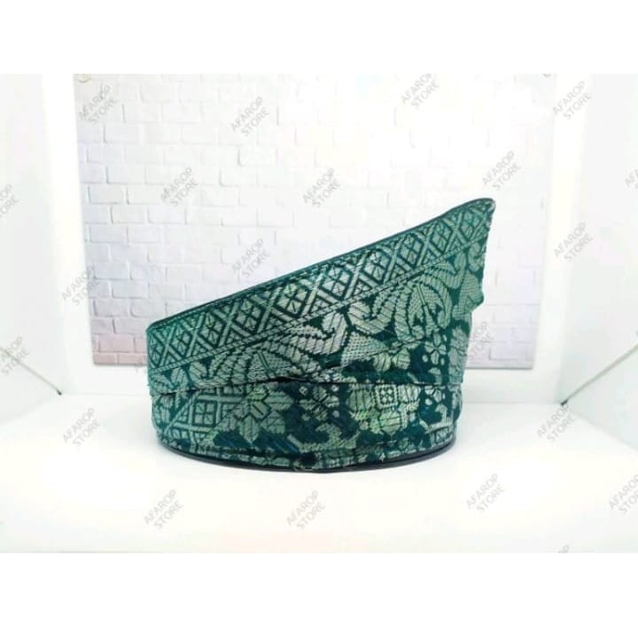 Tanjak Melayu / Tanjak Songket / Malay Tradisional Headgear / Tengkolok ...
