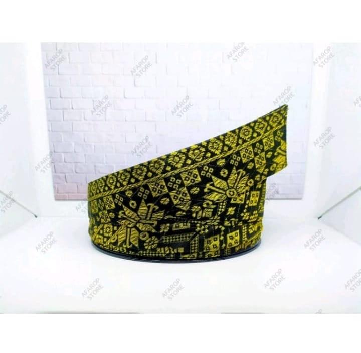 Tanjak Melayu / Tanjak Songket / Malay Tradisional Headgear / Tengkolok ...