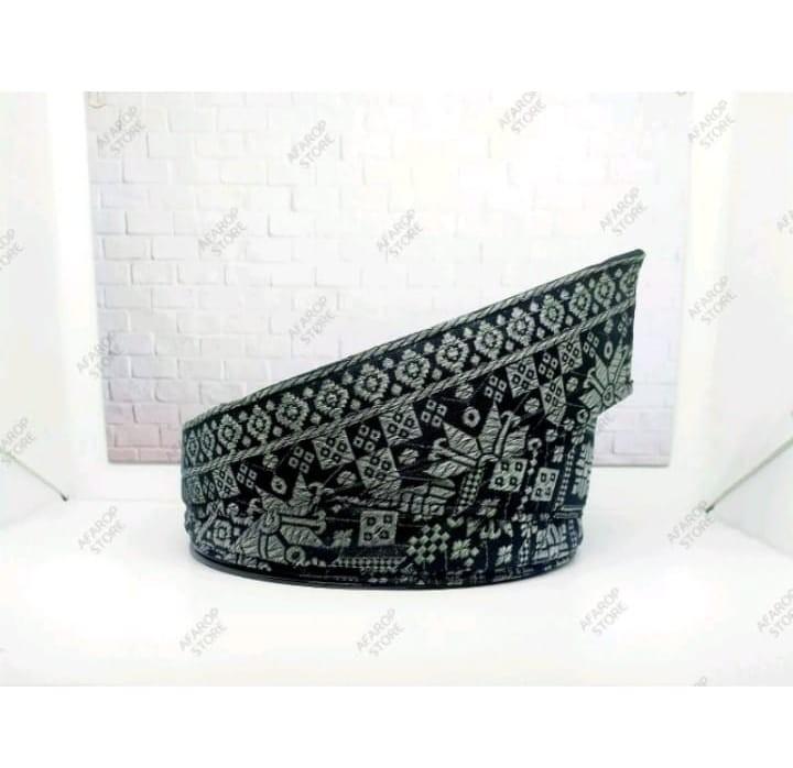 Tanjak Melayu / Tanjak Songket / Malay Tradisional Headgear / Tengkolok ...