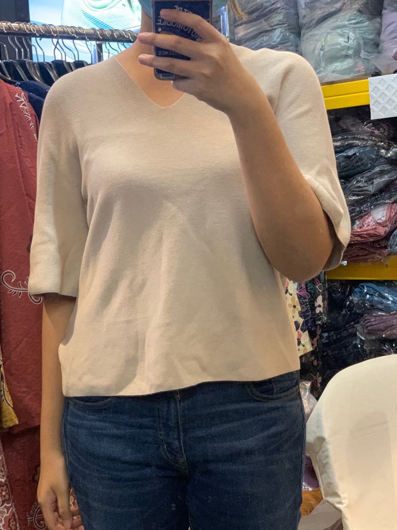 Uniqlo basic, Women's Fashion, Muslimah Fashion, Tops on Carousell