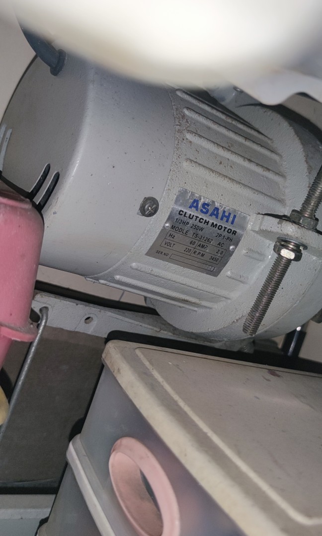 EDGING AND JUKI HIGH SPEED SEWING MACHINES (BUNDLE), Commercial ...