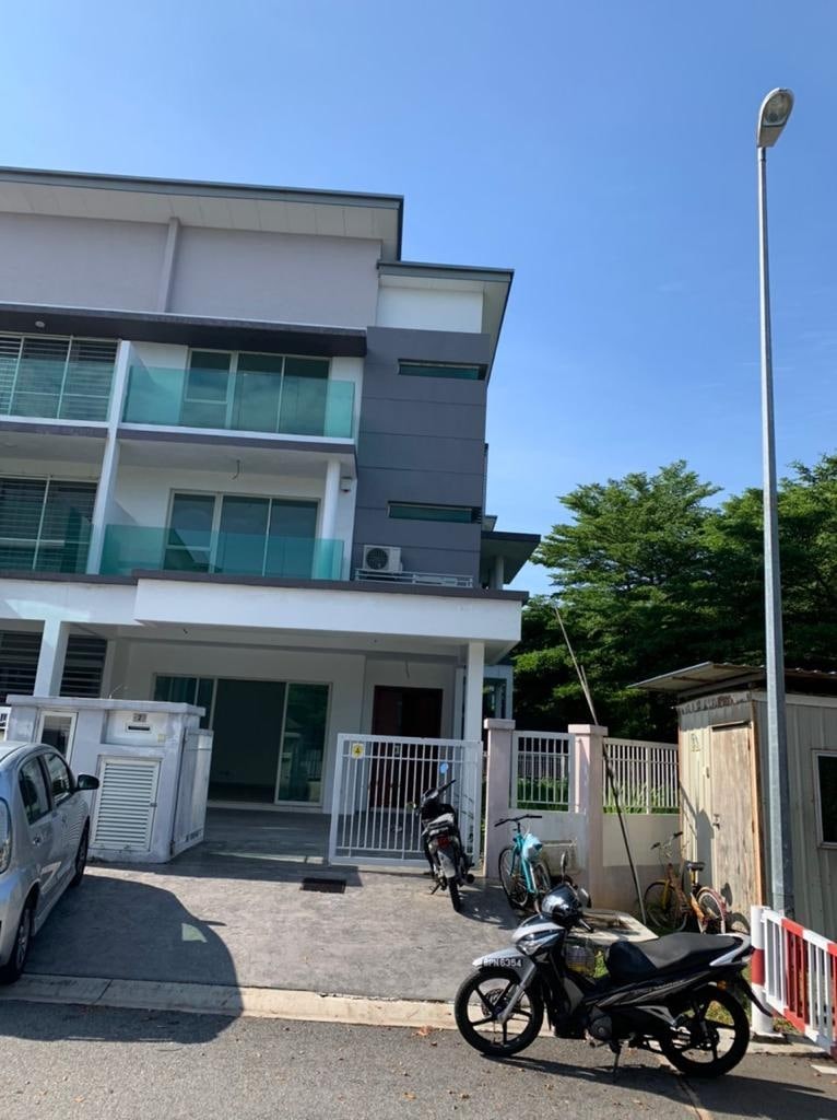 New Brand Under Developer packages Ready Unit 3 Storey at Taman Denai Puchong, Property, For ...