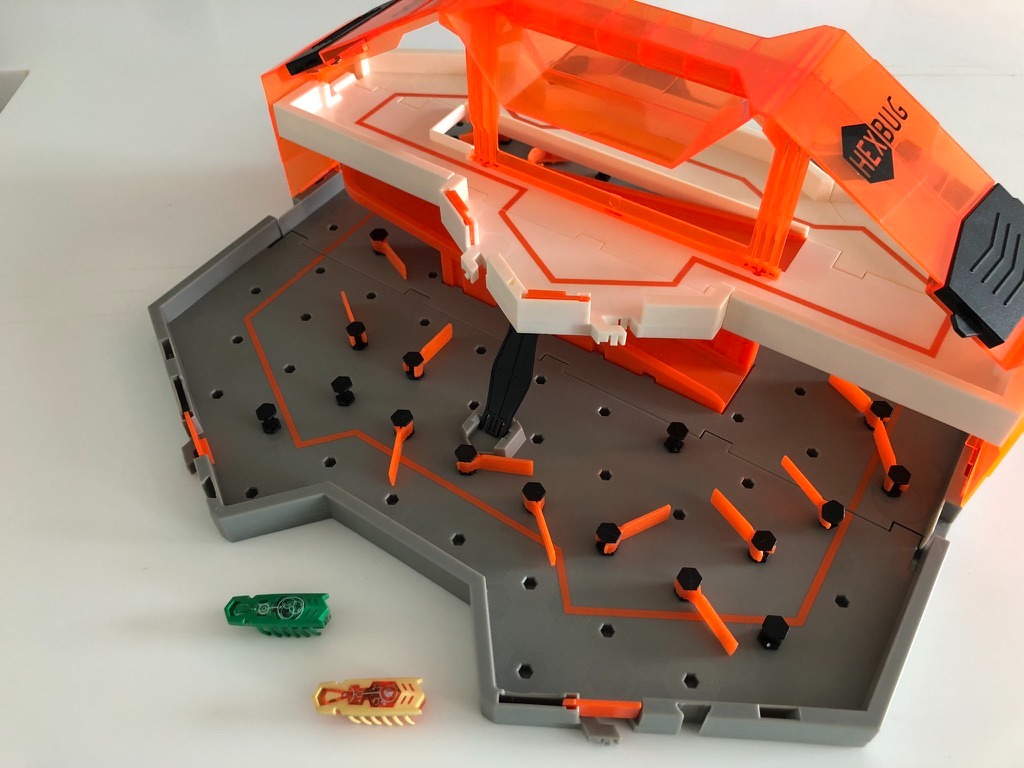 VERY GOOD CONDITION - HEXBUG Nano Portable Hive Playset & 2 HEXBUG ...