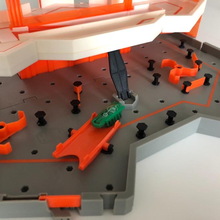 VERY GOOD CONDITION - HEXBUG Nano Portable Hive Playset & 2 HEXBUG ...