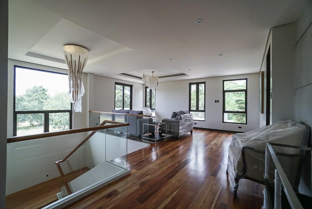 RC Fully furnished Modern House in Britanny Neopolitan Fairview QC near ...