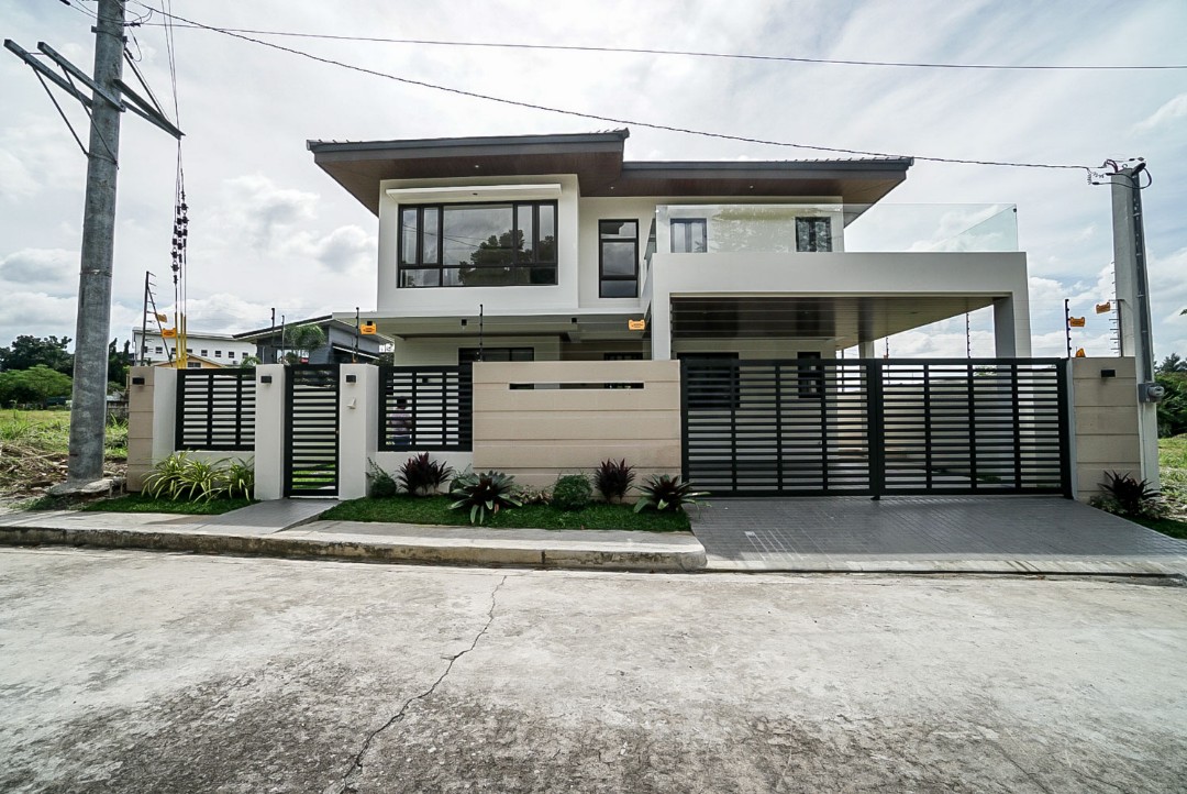RC Fully furnished Modern House in Britanny Neopolitan Fairview QC near ...
