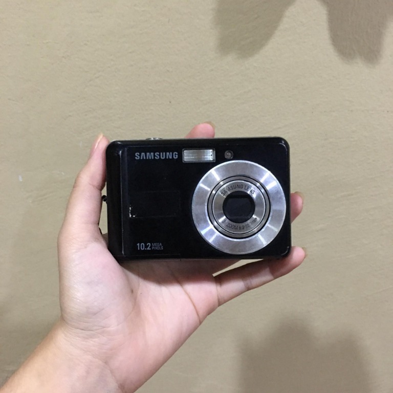 Samsung ES15 Digital Camera, Photography, Cameras on Carousell