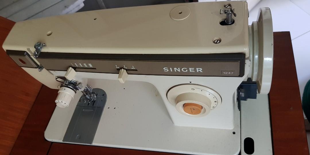 Singer model 1247 vintage sewing machine, Hobbies & Toys, Memorabilia ...