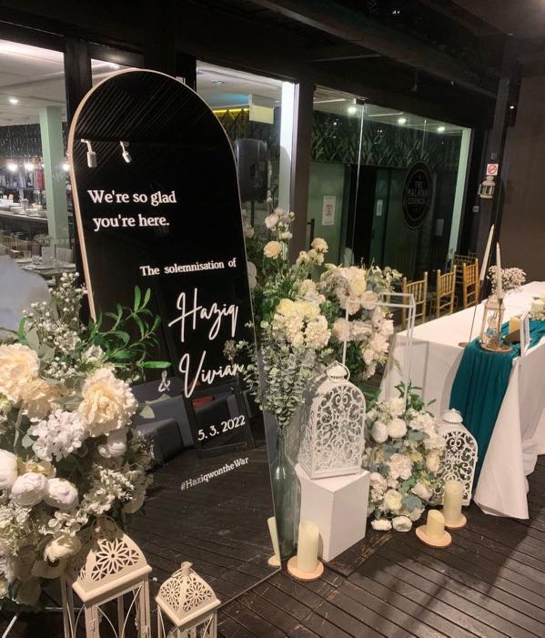 Standing mirror wedding signage, Hobbies & Toys, Stationery & Craft ...