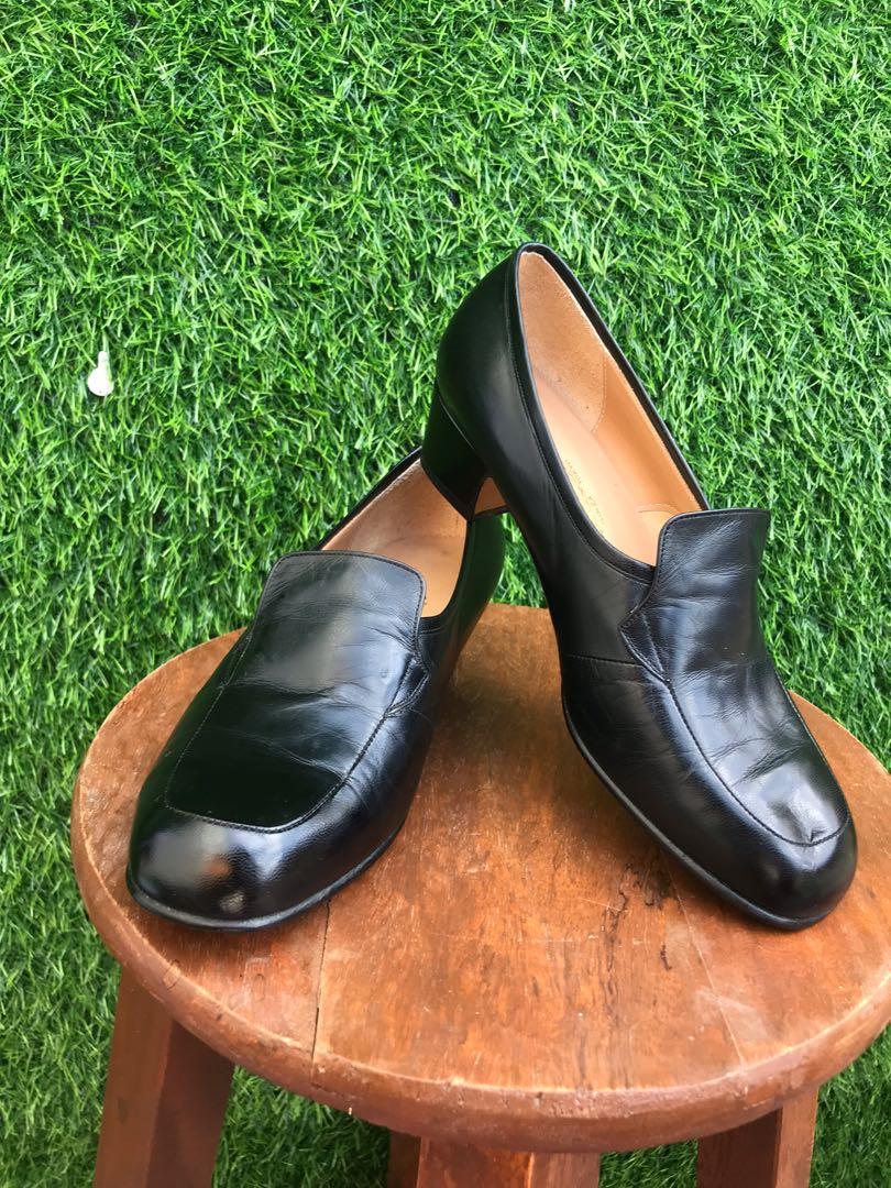 Yoshinoya Ginza Black Shoe Loafers with Heels, Women's Fashion ...