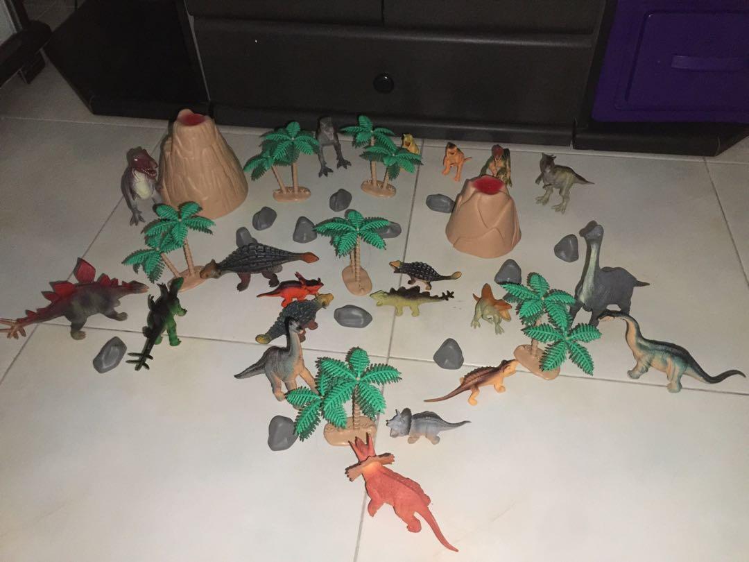 Complete Dinosaur set of 20 with tree/rocks/others, Hobbies & Toys ...