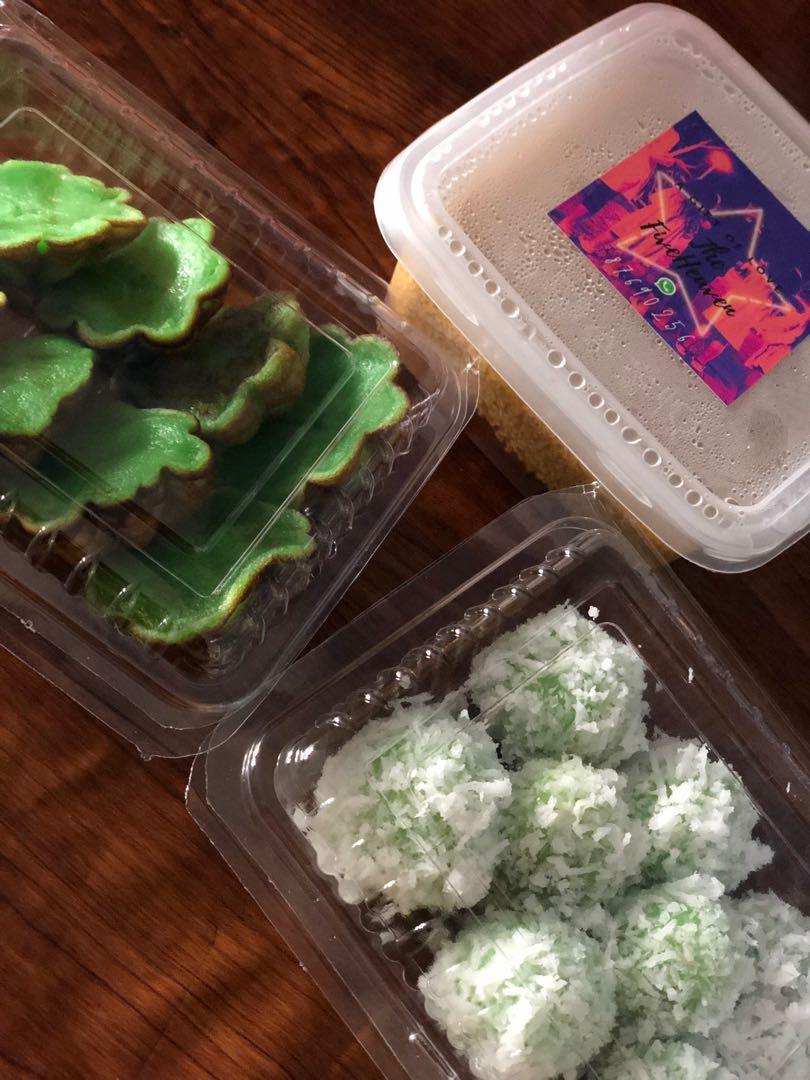 Nasi lemak , kuih bakar , putri salat & onde2 on Carousell