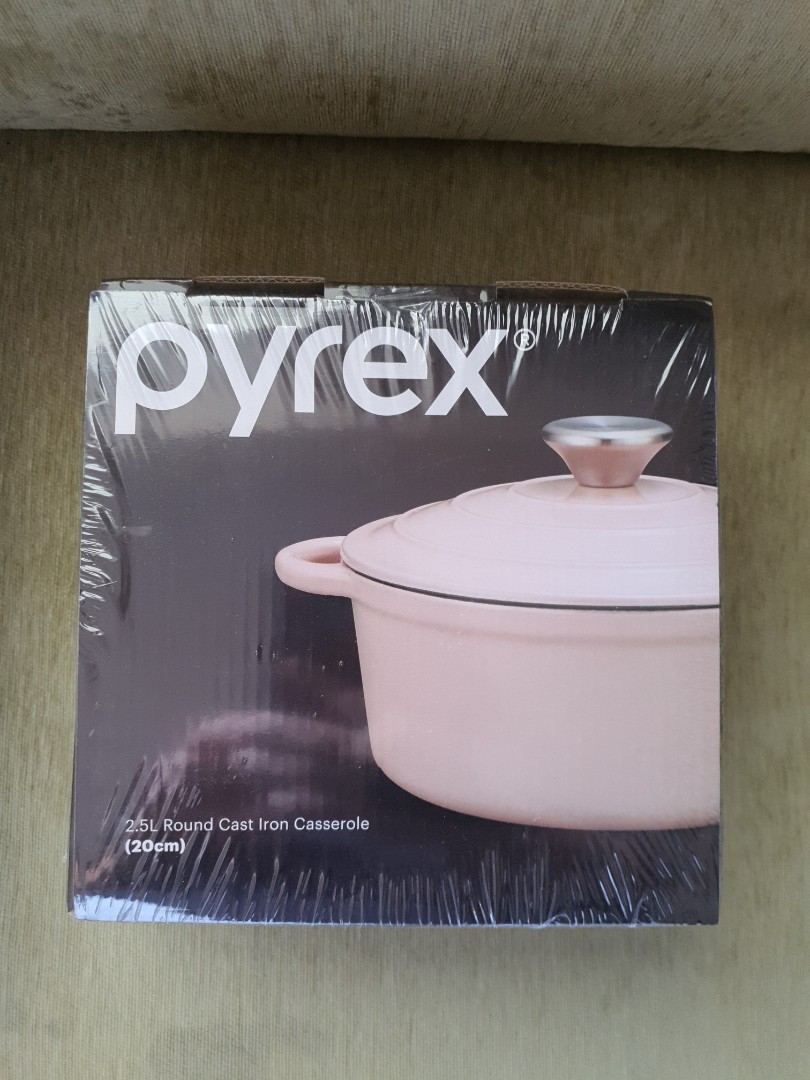 Pyrex 2.5L cast iron casserole, Furniture & Home Living, Kitchenware ...