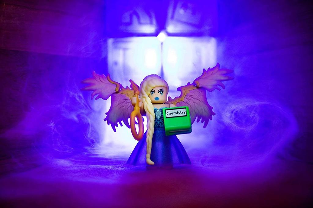 [50% OFF][Roblox Toy]Roblox Celebrity Collection - Royale High School ...