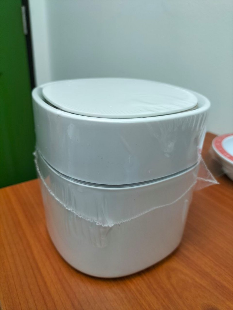 Table top mini dust bin, Furniture & Home Living, Cleaning & Homecare ...