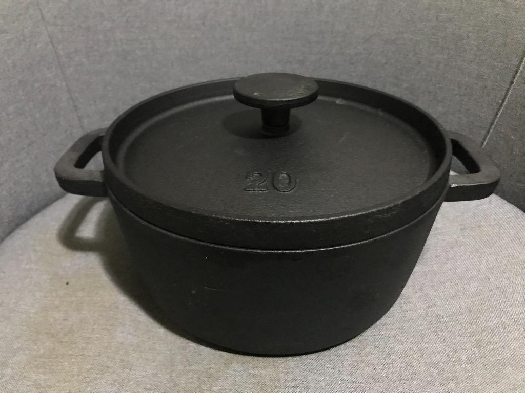 [全新] MUJI 無印良品 鑄鐵鍋 直徑20cm 日本製 [已停產] Cast Iron Pot, 傢俬＆家居, 廚具和餐具, 炊具及配件 ...