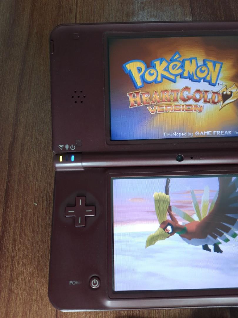 Nintendo DSI XL (W/R4:CONTAINS 25 GAMES:POKEMON, WARRIO, CASTLEVANIA ...