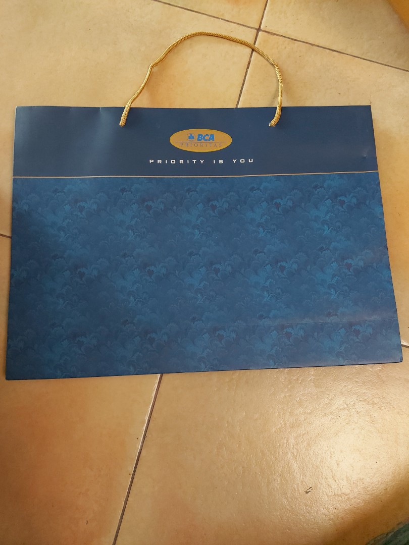 Paper bag BCA 40/29/9, Barang Yang Dicari di Carousell