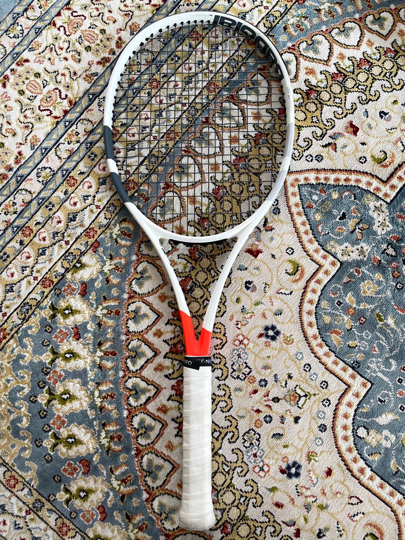 Babolat Pure Strike 2nd Generation 18 x 20, Sports Equipment, Sports ...
