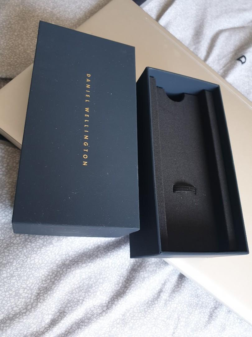 Daniel wellington watch box, Men's Fashion, Watches & Accessories ...