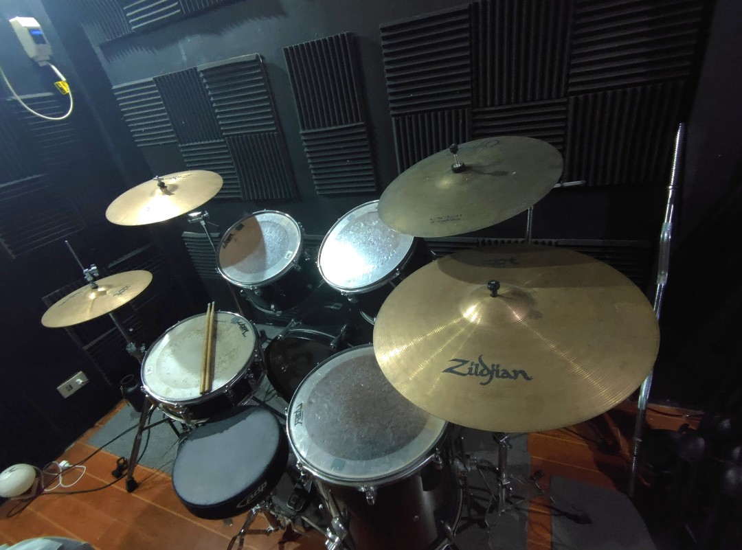 FERNANDO DRUMSET / ZBT CYMBALS SET, Hobbies & Toys, Music & Media ...
