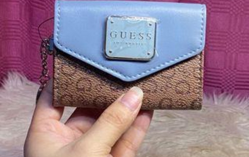 Guess Envelope Keychain 20GF345, Women's Fashion, Bags & Wallets ...