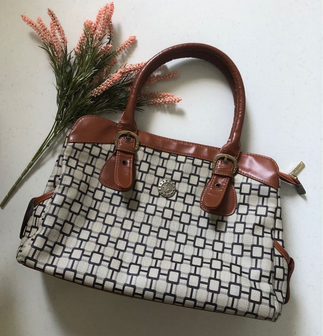 Howru Shoulder Bag, Women's Fashion, Bags & Wallets, Shoulder Bags on ...