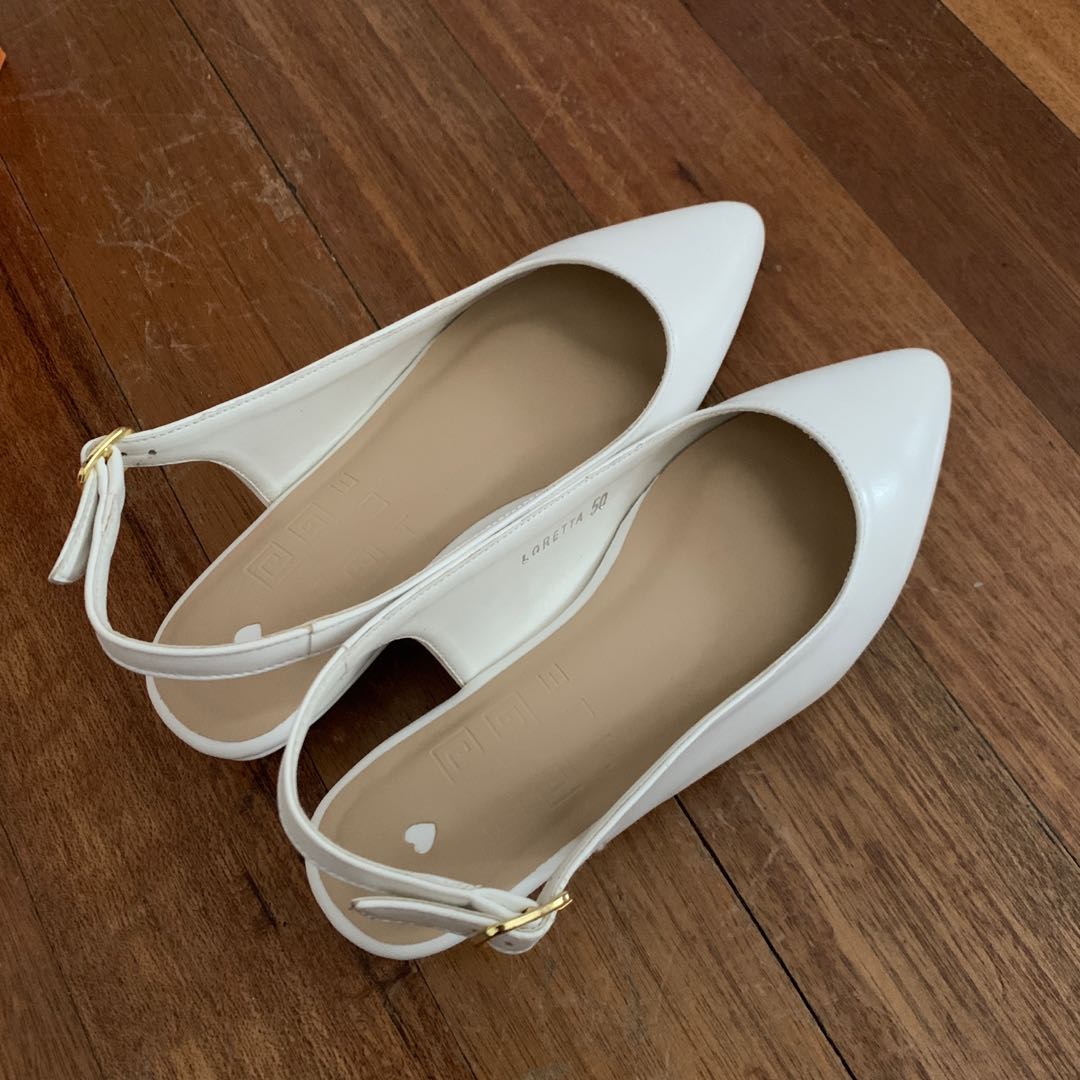 Hue Manila Shoes, Women's Fashion, Footwear, Flats & Sandals on Carousell