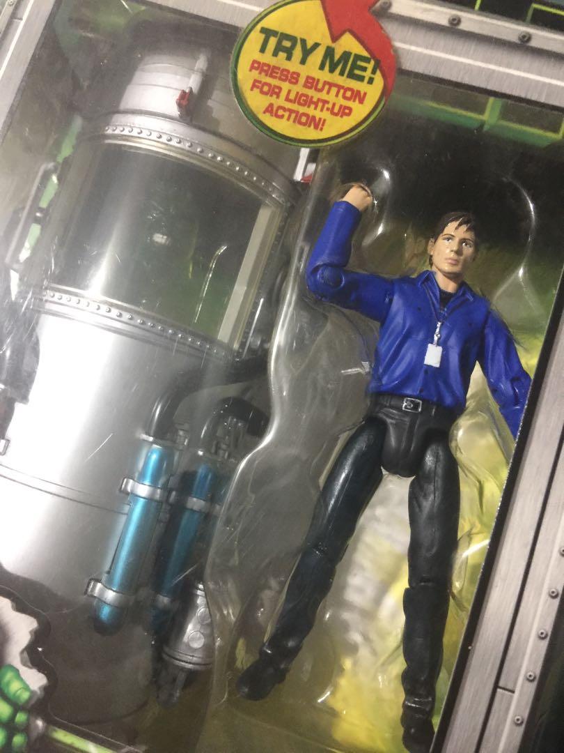 Marvel Hulk Bruce Banner Transforming Chamber movie figure by Toybiz ...