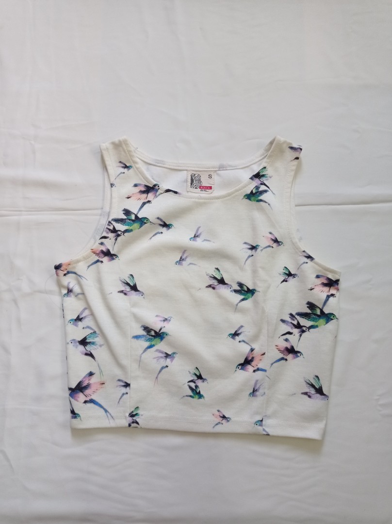 Bench Crop Top, Women's Fashion, Tops, Sleeveless on Carousell