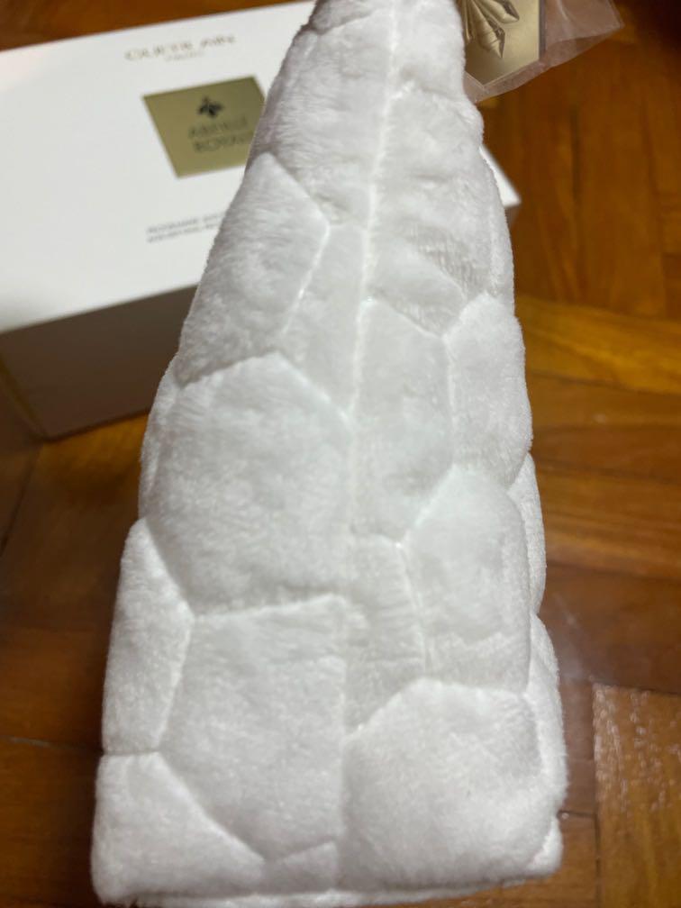 BNIB Guerlain Pouch, Women's Fashion, Bags & Wallets, Purses & Pouches ...